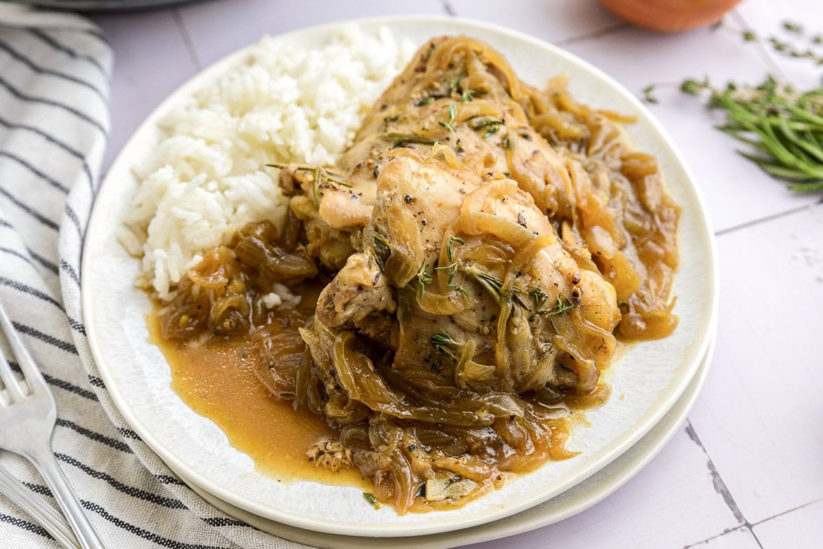 Spanish Onion Chicken (Pollo Encebollado) - Recipes From Europe